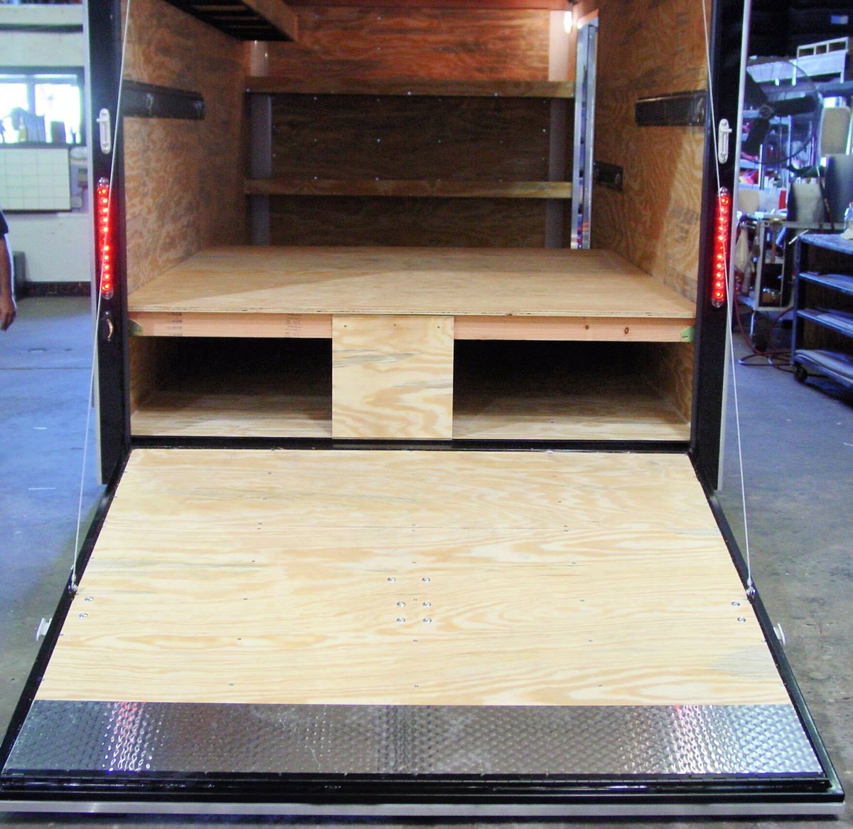 Home [expresscustomtrailers.com]